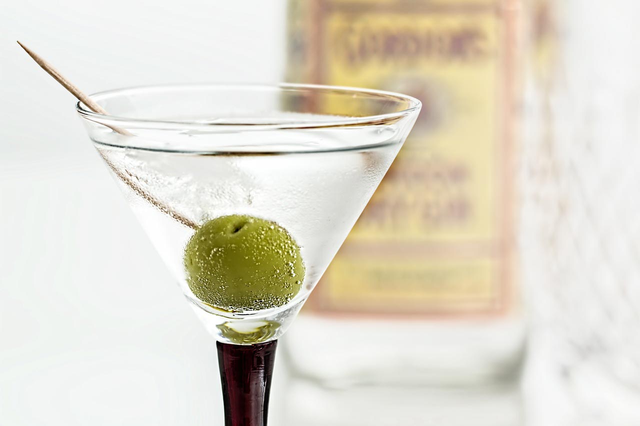 🍸 Martini Cocktail Recipe - Foodrinky